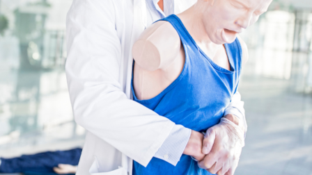 Maniobra de Heimlich ¿qué es y cómo se hace paso a paso?